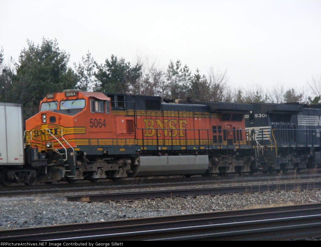 BNSF 5064
